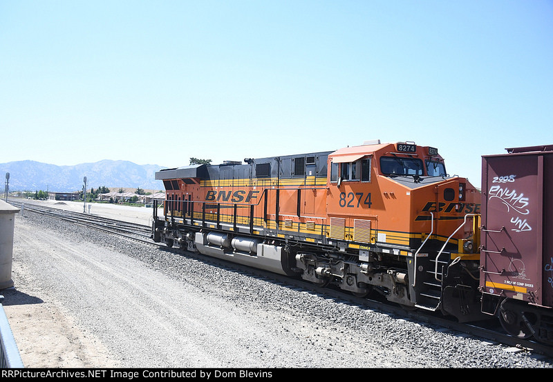 BNSF 8274